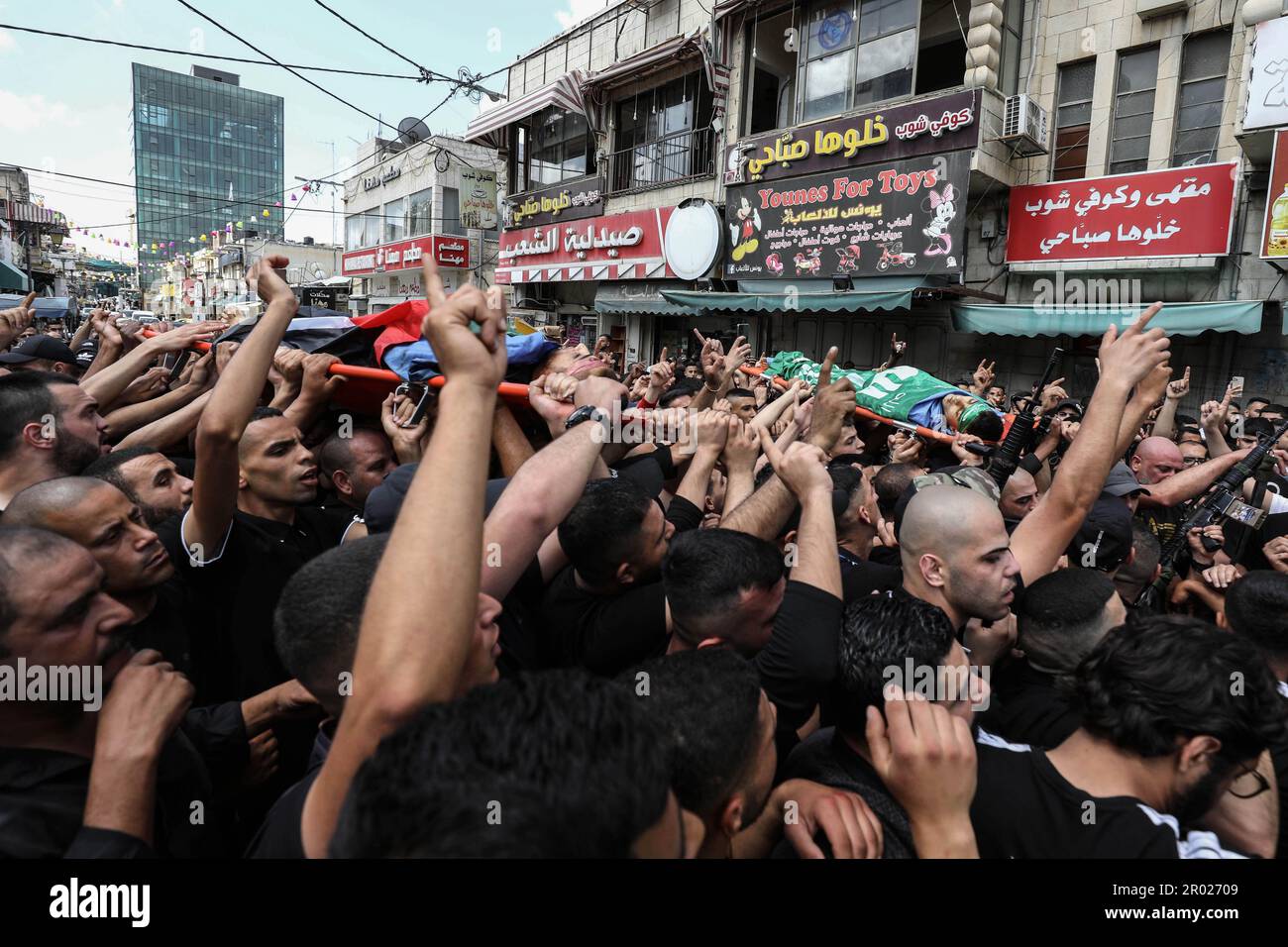 Tulkarm, Palestinian Territories. 06th May, 2023. Palestinian mourners ...