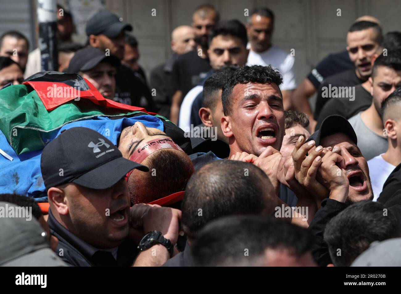 Tulkarm, Palestinian Territories. 06th May, 2023. Palestinian mourners ...