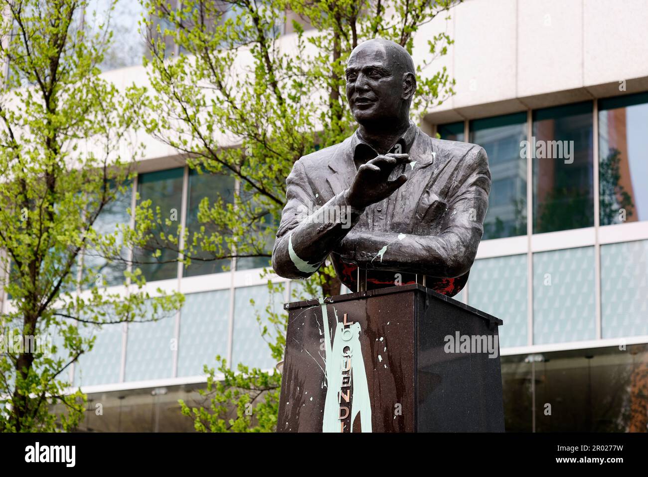 ROTTERDAM - The statue of politician Pim Fortuyn was defaced on the day ...