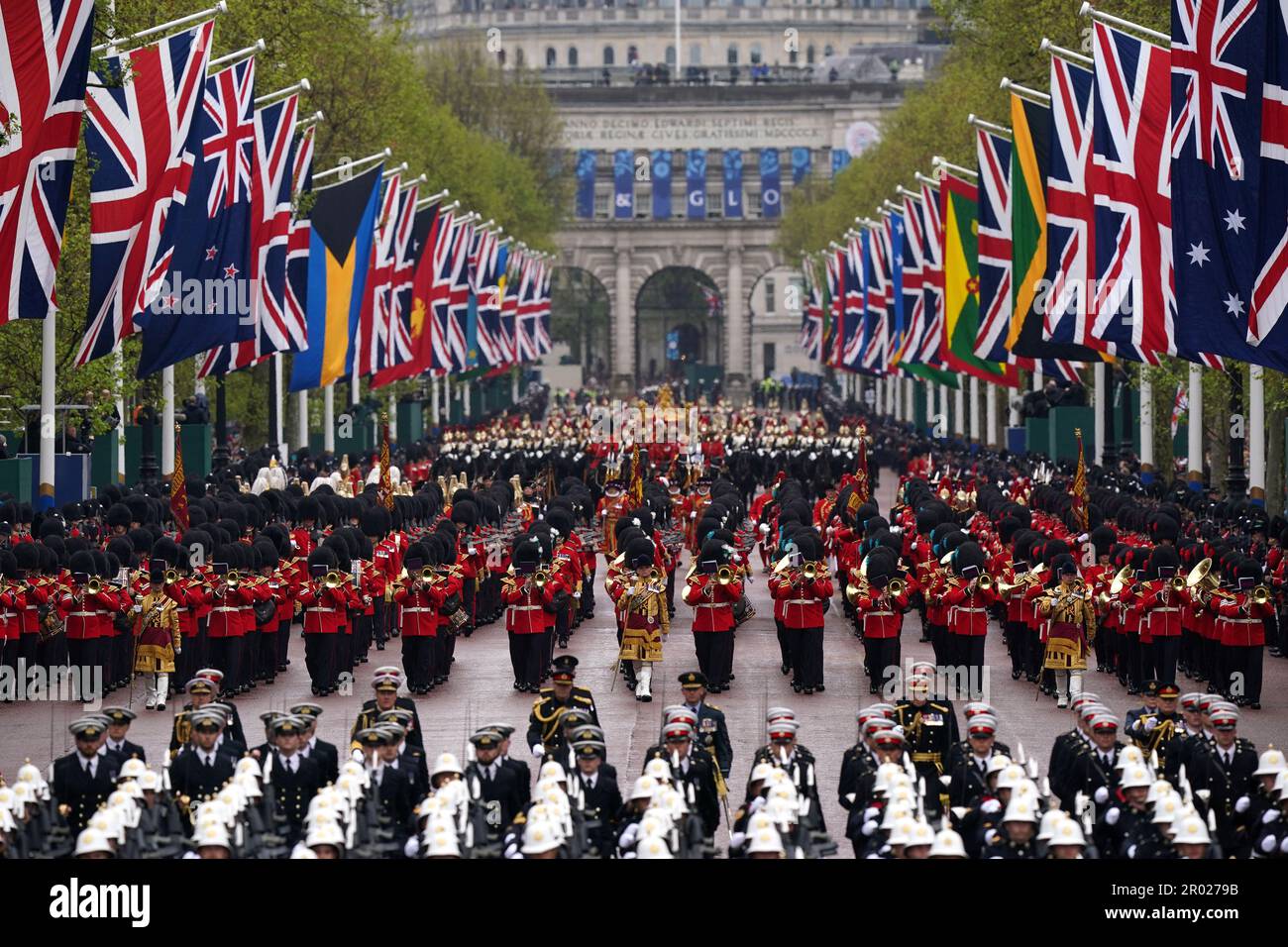The Coronation Procession passes along The Mall to Buckingham Palace ...