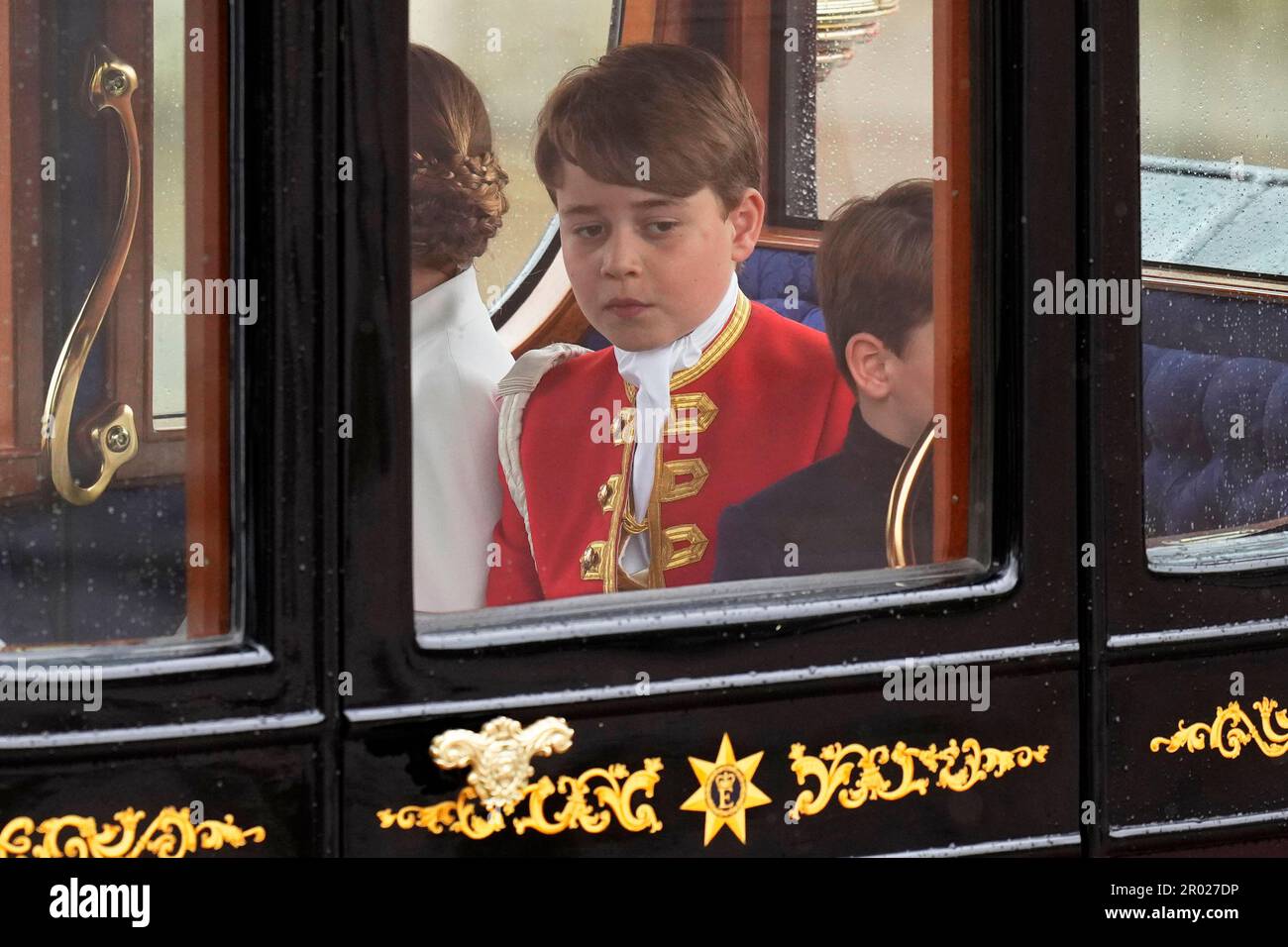 Prince George and his siblings arrive back to Buckingham Palace, during ...