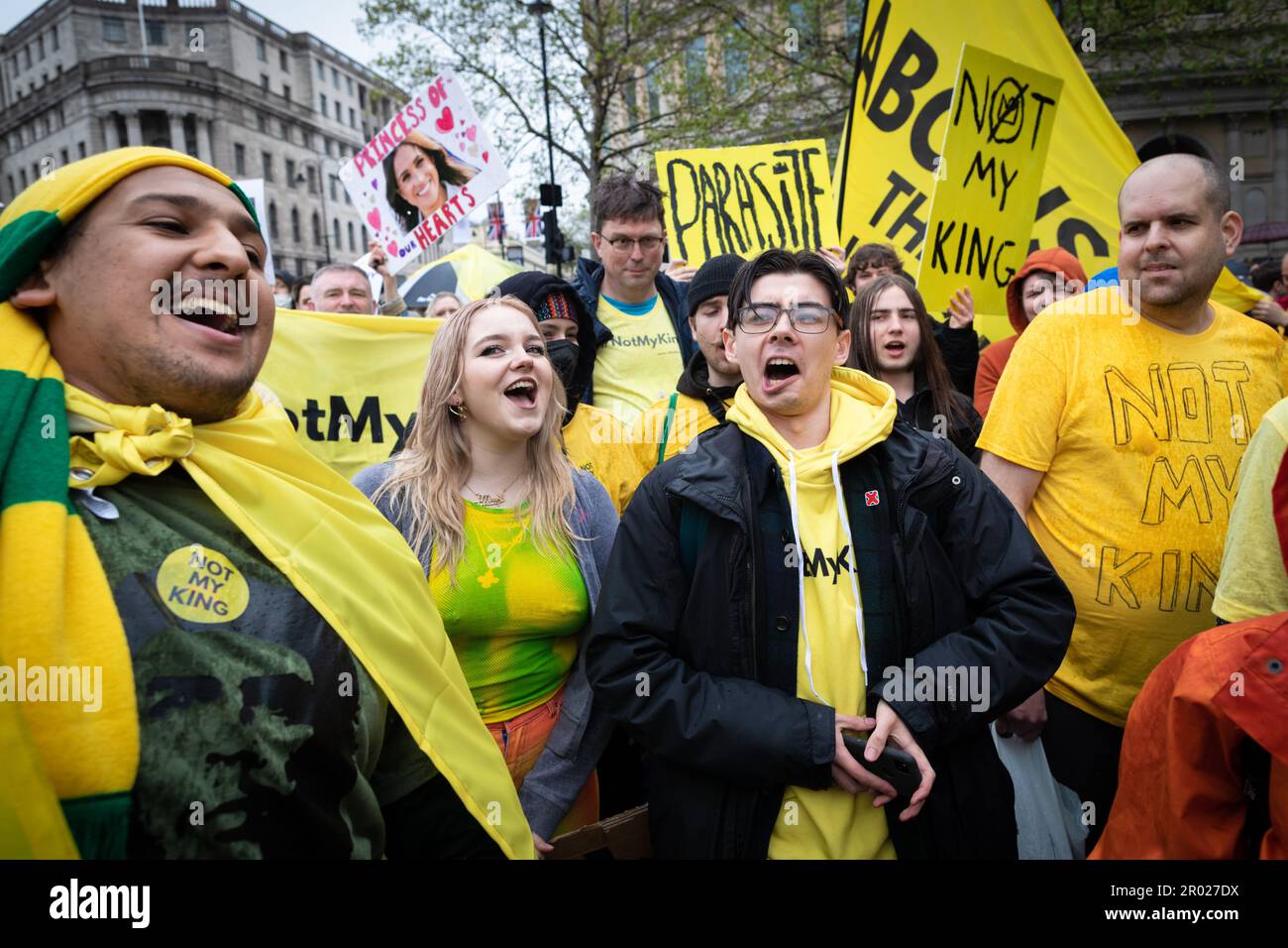 London, UK. 06th May, 2023. Protesters shout 'not my king' as the ...