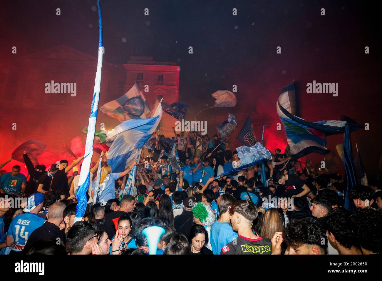 The city explodes with joy, the Neapolitans celebrate ssc napoli's ...