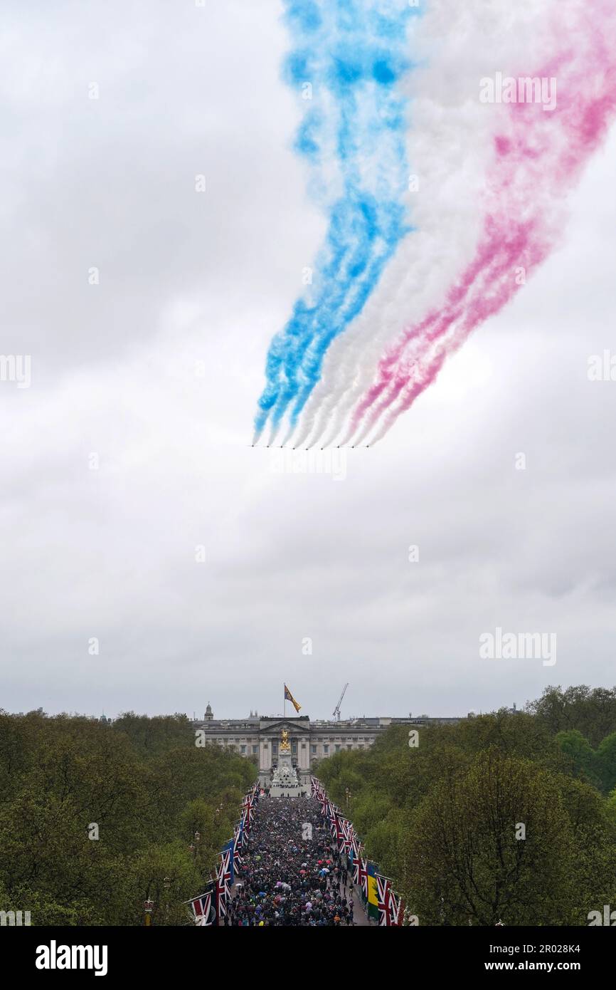 The Red Arrows fly over Buckingham Palace after the coronation ceremony ...