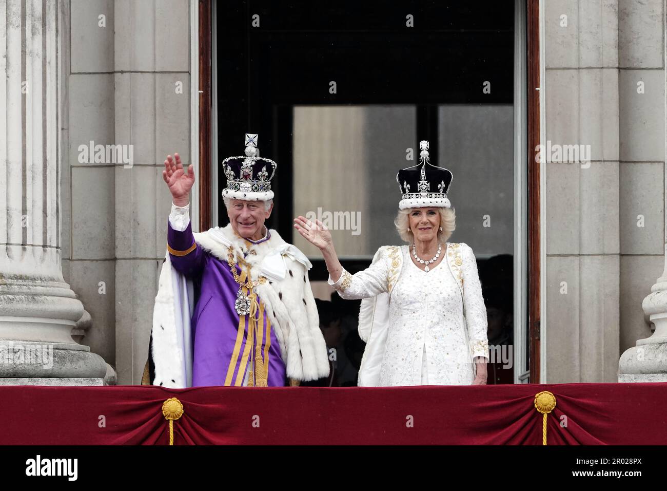 King Charles III and Queen Camilla on the balcony of Buckingham Palace ...