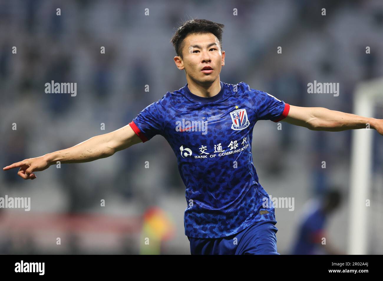 Shanghai Shenhua Football Club defeated Dalian Professional Football ...