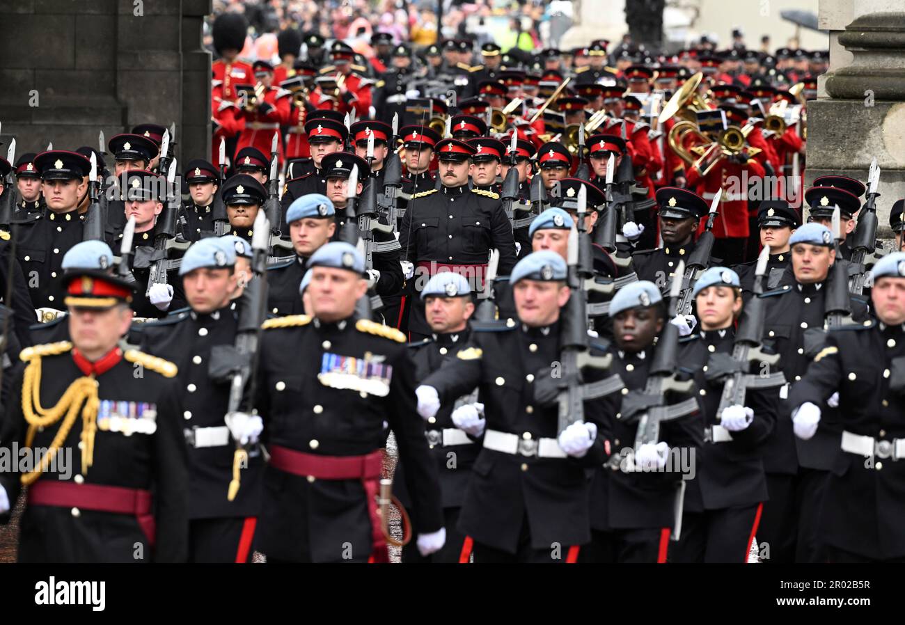 The procession makes its return journey back along the Mall following ...