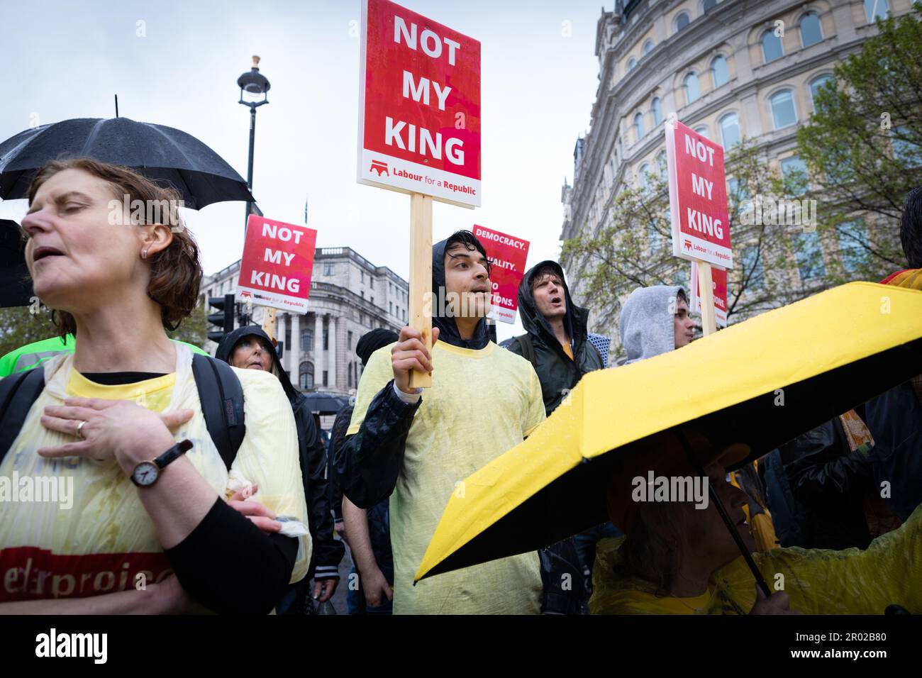 Protesters shout "not my king" as the coronation passes Trafalgar ...