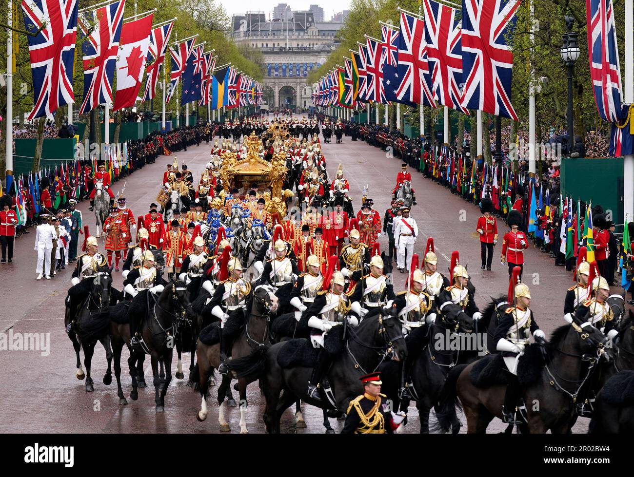 The Coronation Procession passes along The Mall to Buckingham Palace ...