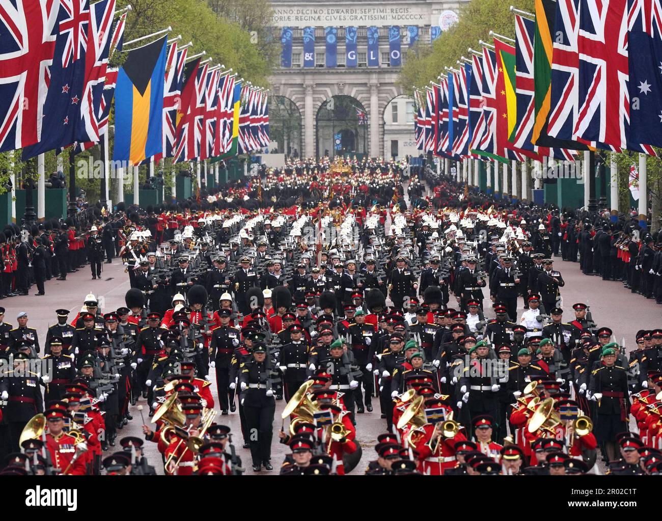 The Coronation Procession passes along The Mall to Buckingham Palace ...