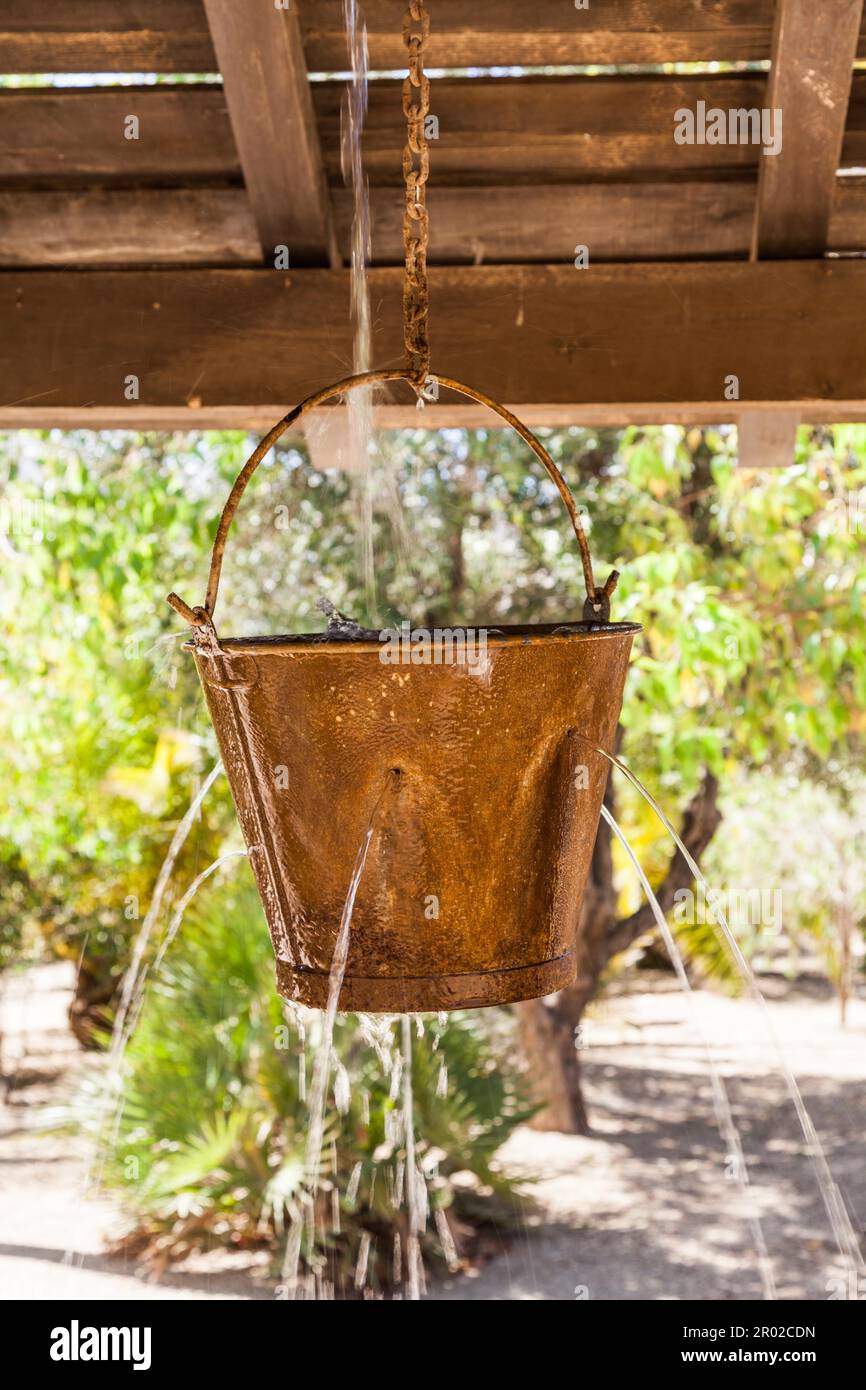 Very peculiar fountain with an old Far West design. Useful for concepts ...