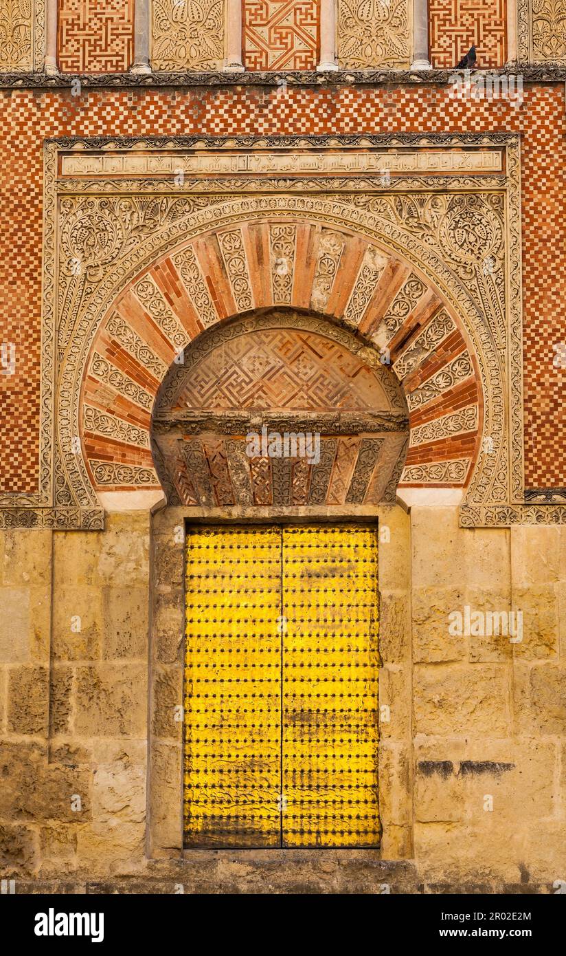 Original entrance door hi-res stock photography and images - Alamy
