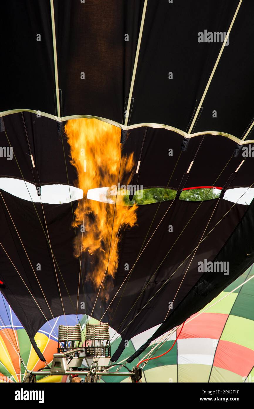 Filling up a hot air balloon with a gas burner Stock Photo - Alamy