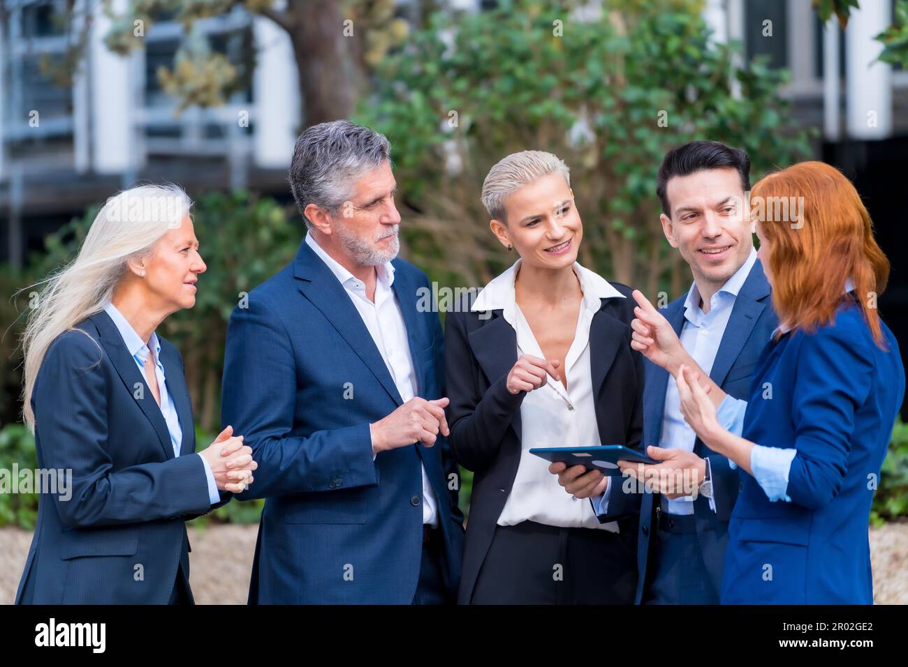 Business meeting between two hi-res stock photography and images - Alamy