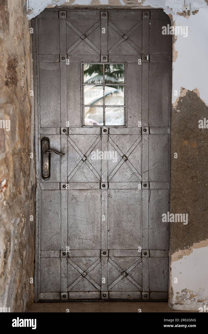 Old metal door pattern hi-res stock photography and images - Alamy