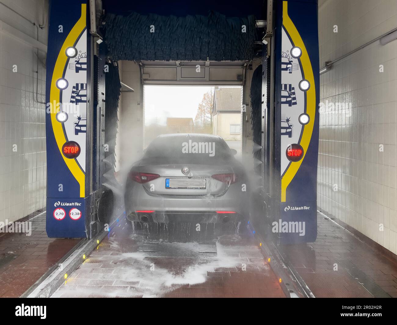 Car shampoo hi-res stock photography and images - Alamy