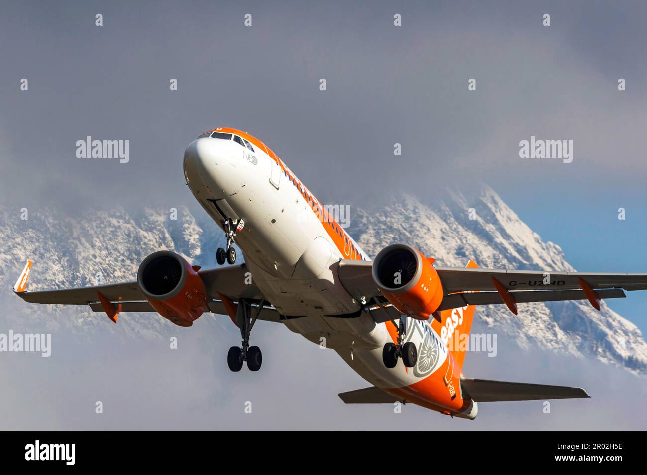 Aircraft taking off, airline easyJet, Airbus A320neo, snow lies on the ...