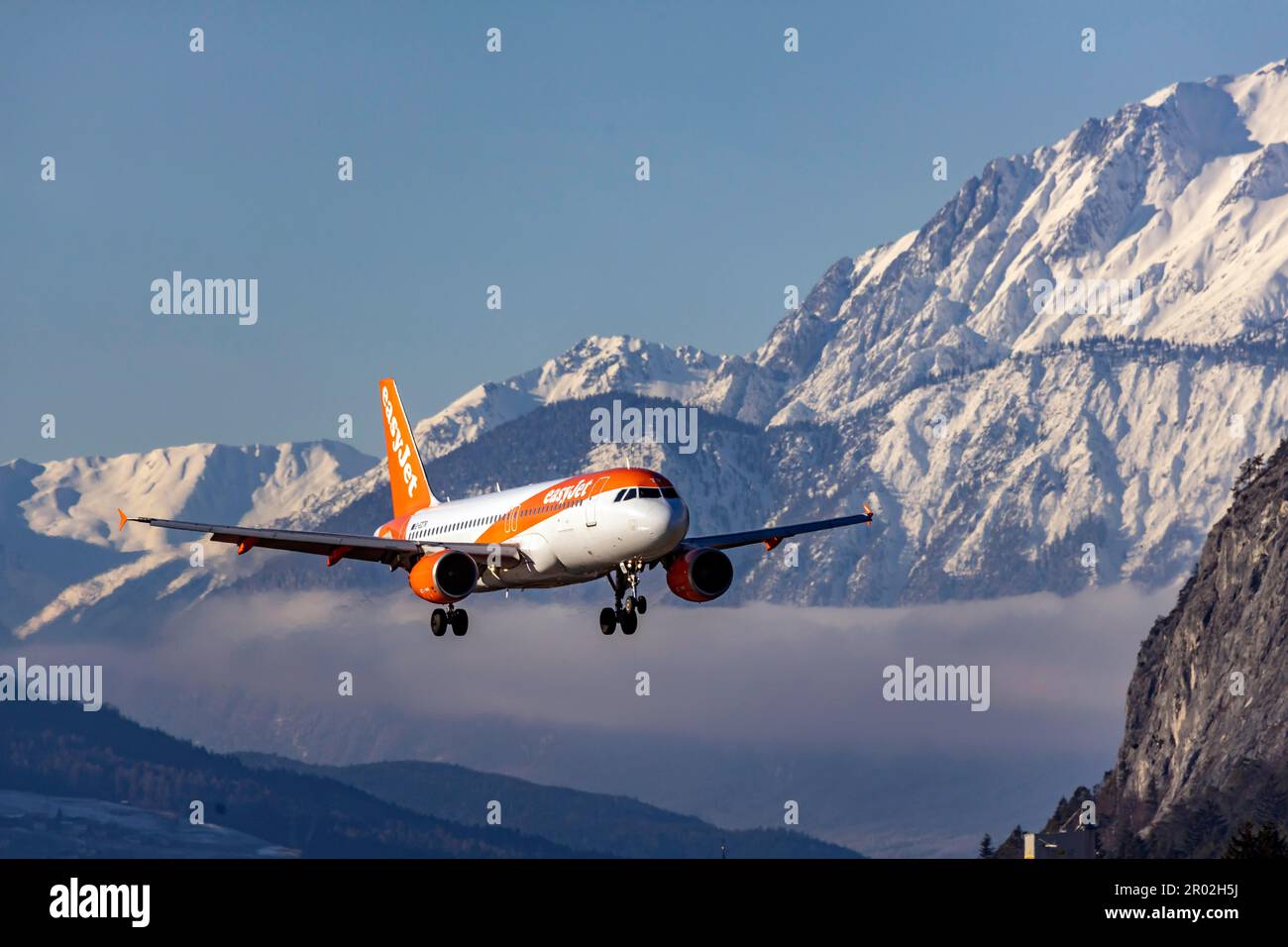 Landing plane in innsbruck hi-res stock photography and images - Alamy