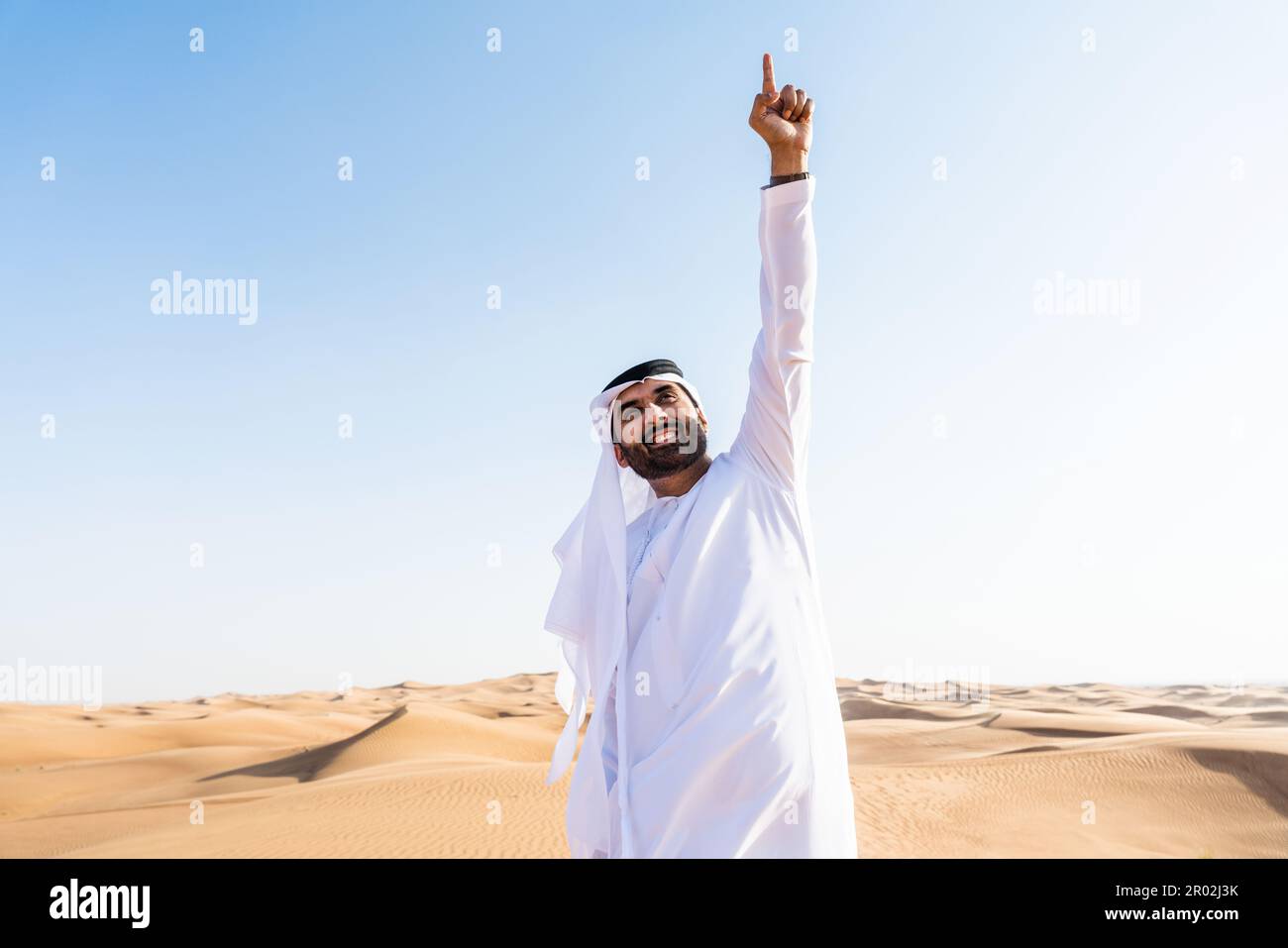 Handsome and successful middle-eastern man wearing traditional emirati ...