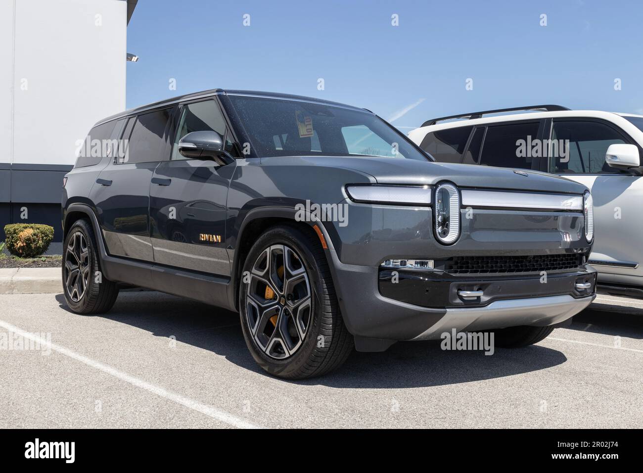 Indianapolis - Circa April 2023: Rivian R1S EV Electric Vehicle display ...