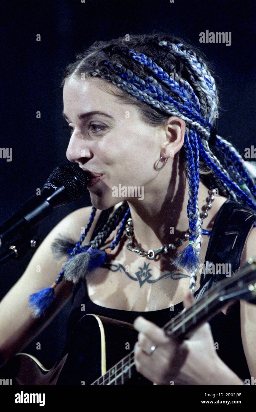 Ani difranco live concert 1996 hi-res stock photography and images - Alamy