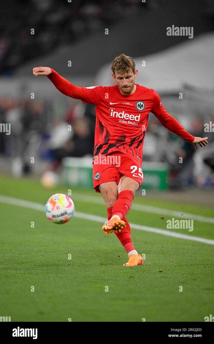 Christopher Lenz Eintracht Frankfurt SGE (25) on the ball, Mercedes ...