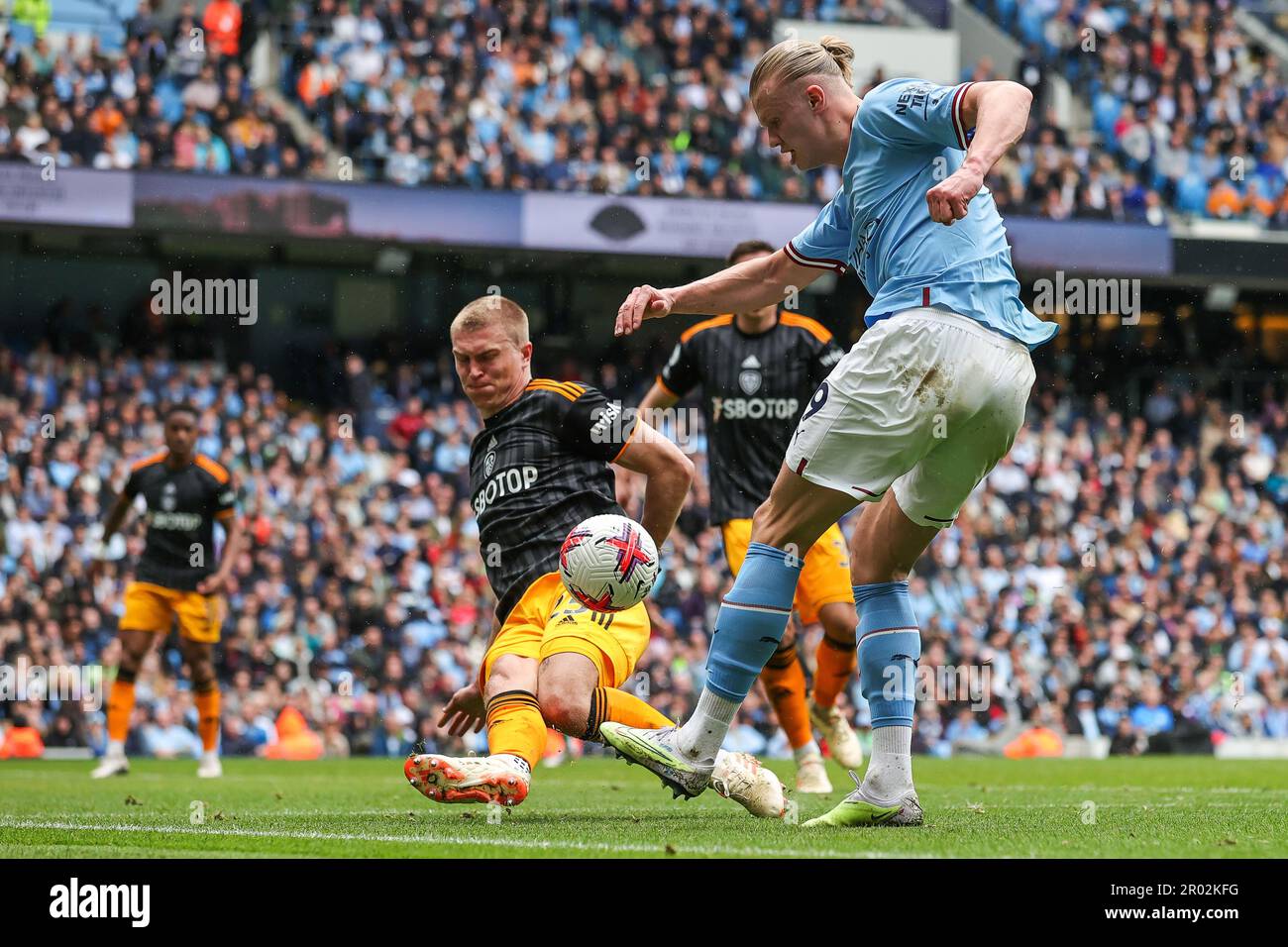 Erling Håland #9 of Manchester City shoots on goal during the Premier ...