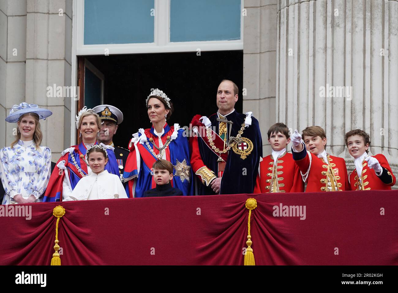 Prince William and Kate, the Princess of Wales, center, with members of ...