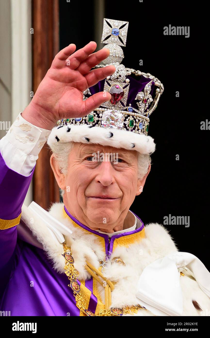 Britain's King Charles III waves from the Buckingham Palace balcony ...
