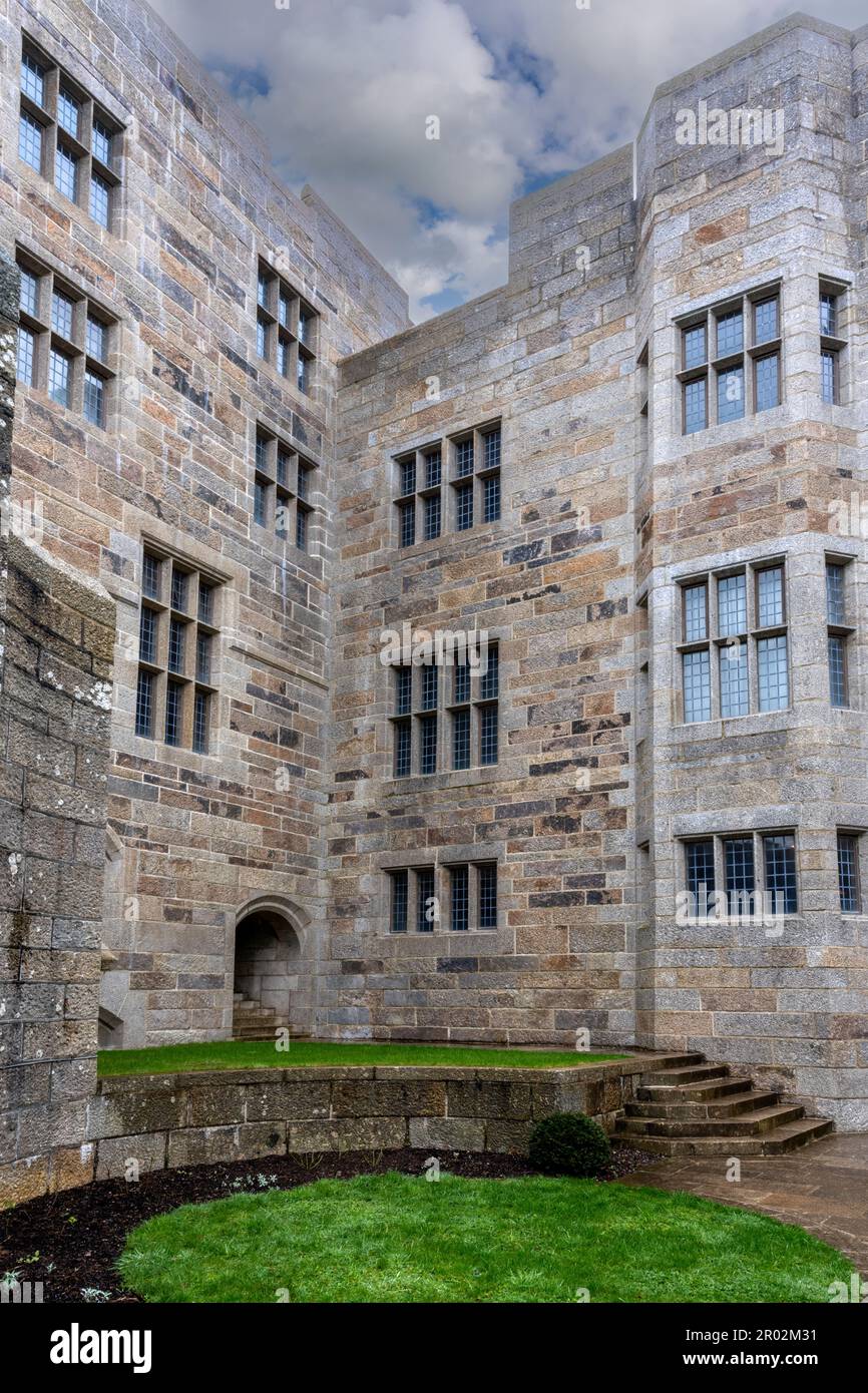 Mixed revivalist castle hi-res stock photography and images - Alamy