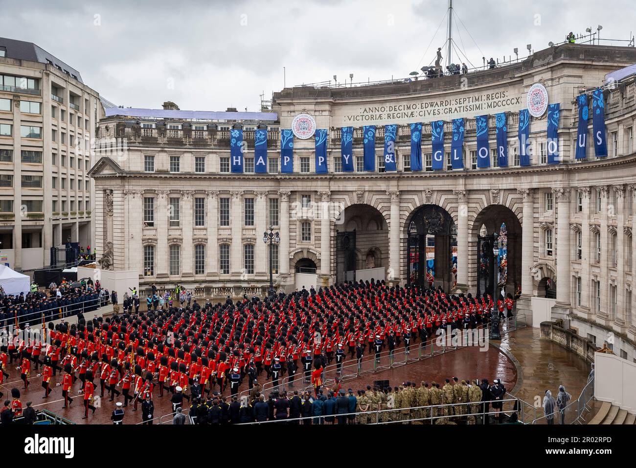 Foot guards pass through Admiralty Arch as they take part in the ...