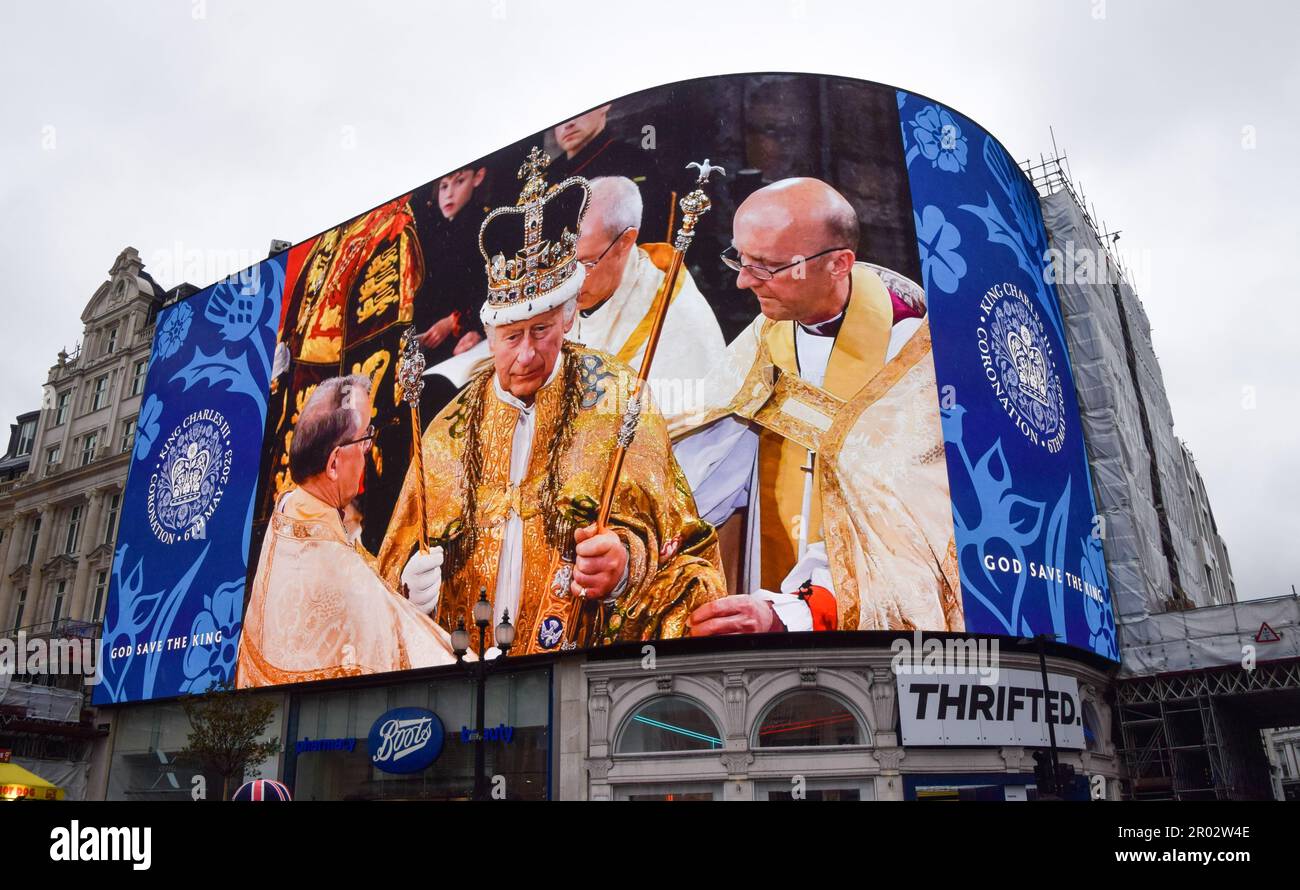 London, UK. 6th May 2023. Piccadilly Lights screen in Piccadilly Circus ...
