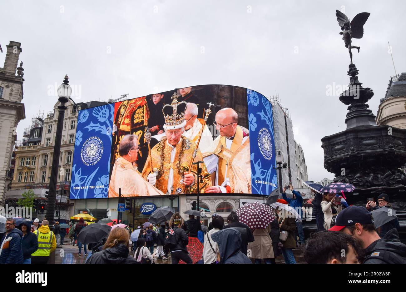 London, UK. 6th May 2023. Piccadilly Lights screen in Piccadilly Circus ...