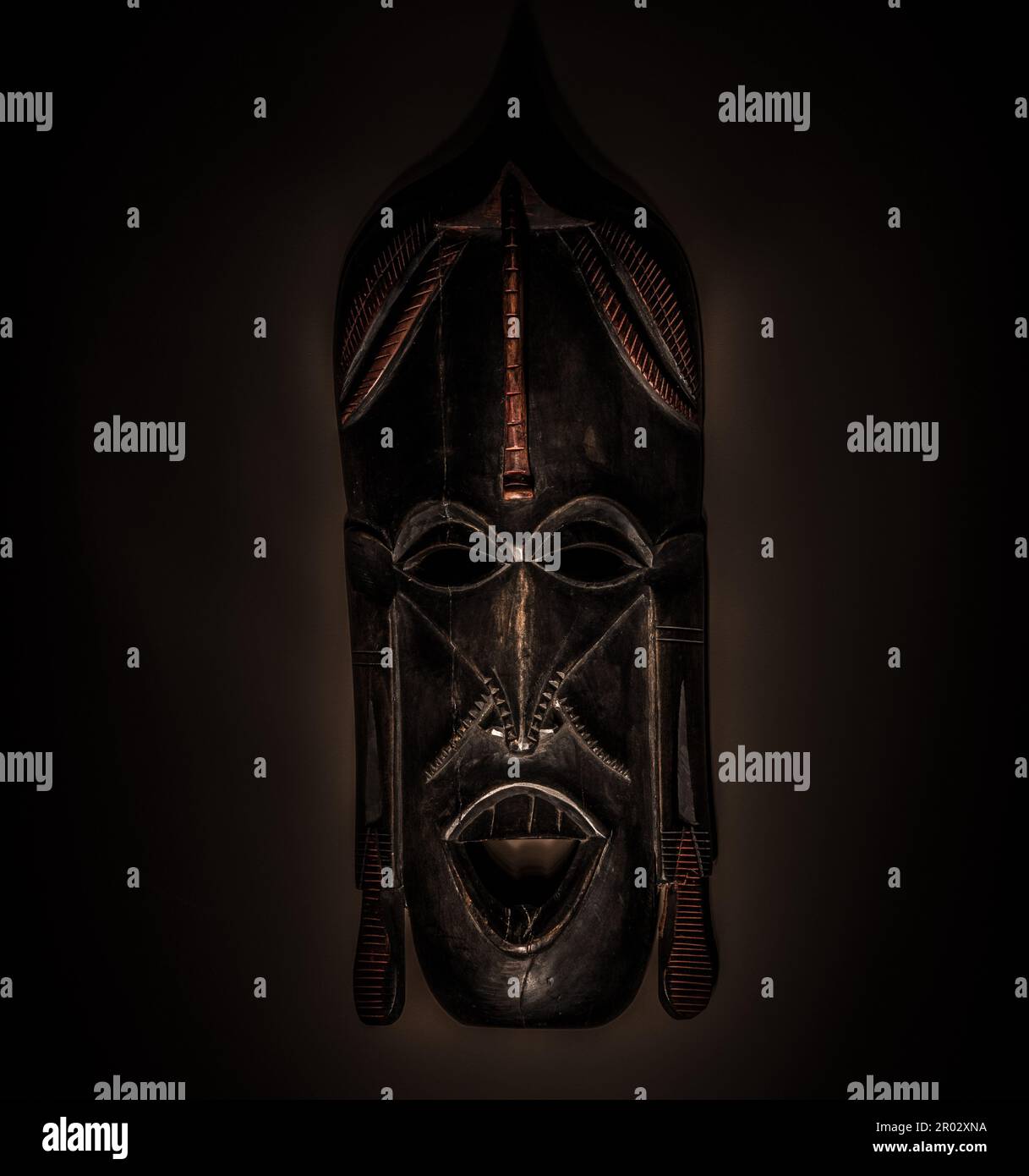 Lightpainting of a wooden african mask Stock Photo - Alamy