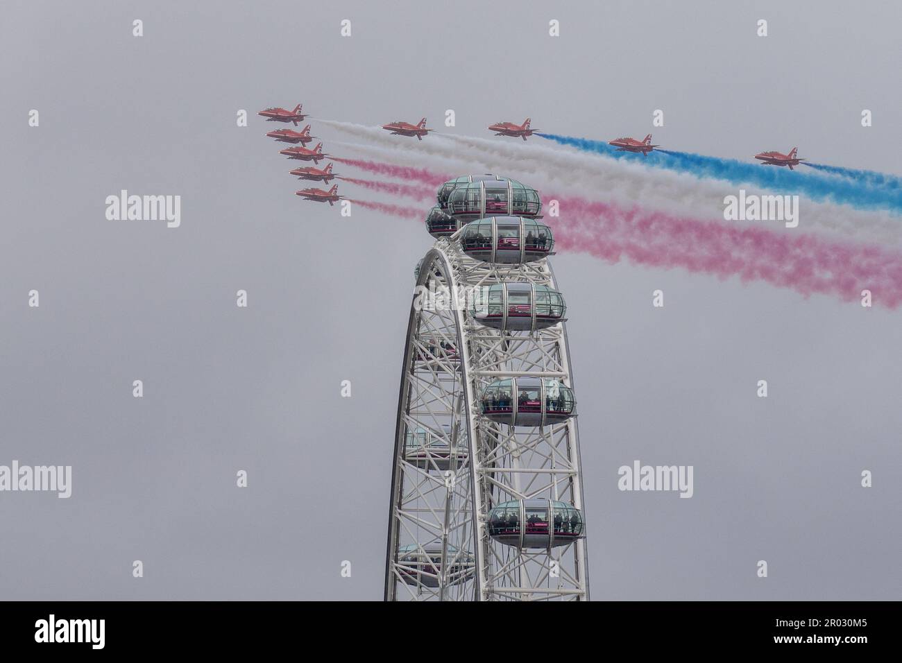 Coronation Flypast - Red Arrows and the London Eye Stock Photo - Alamy