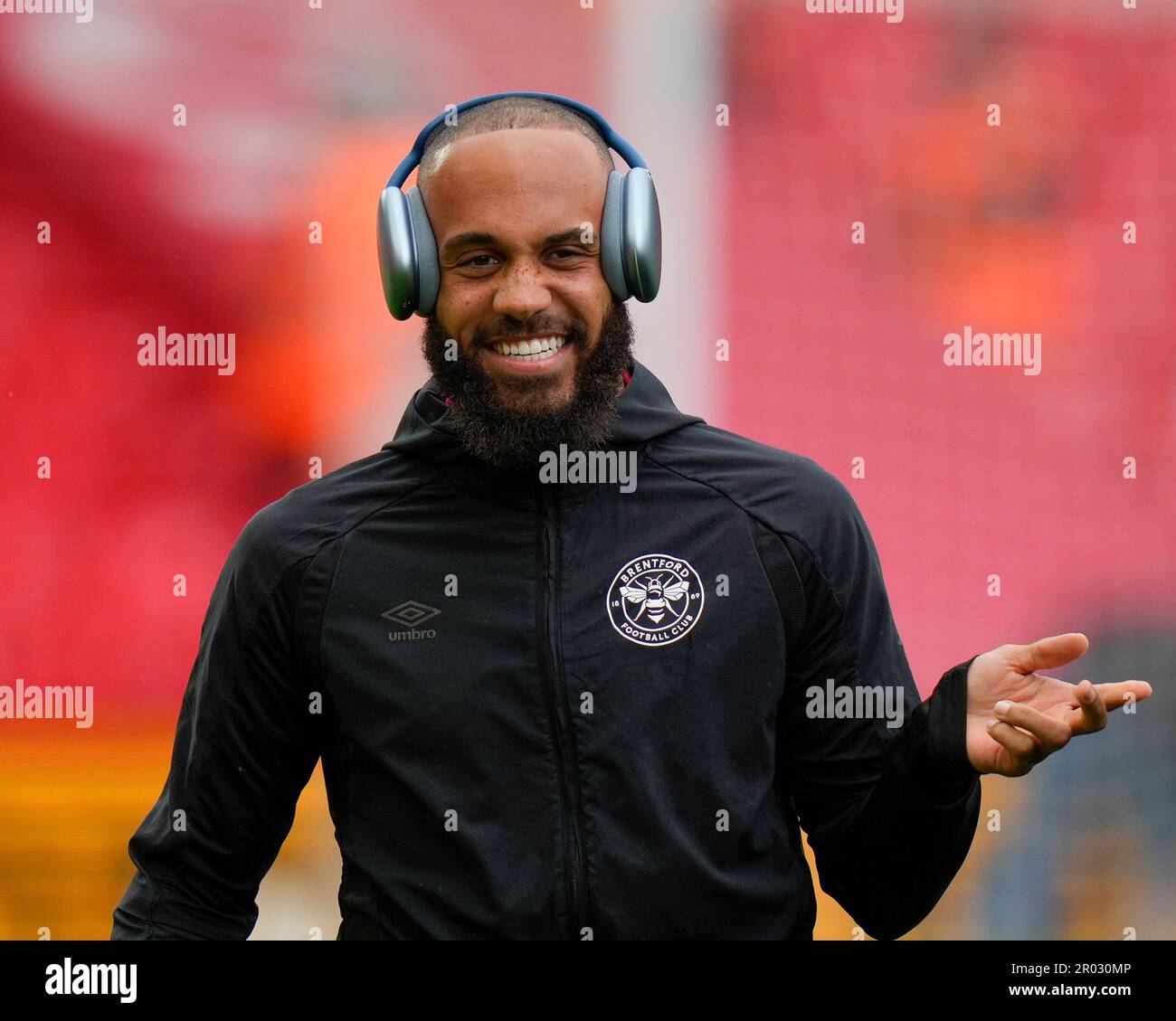 Bryan Mbeumo #19 of Brentford inspects the pitch before the Premier ...