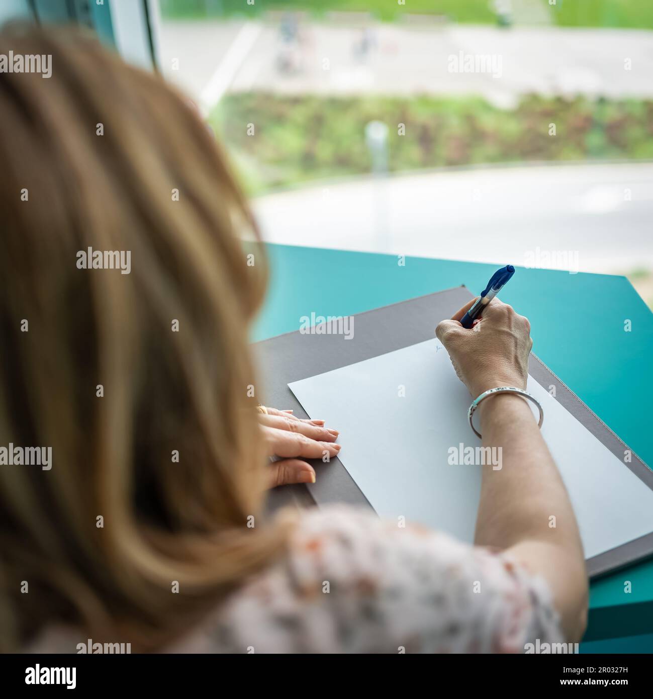 Girl writing letter from behind hi-res stock photography and images - Alamy
