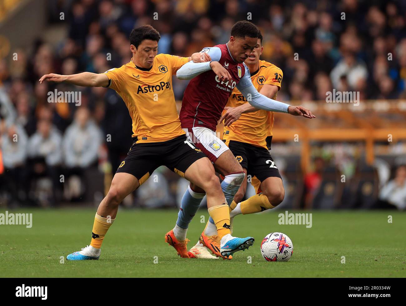 Aston Villa's Jacob Ramsey and Wolverhampton Wanderers' Hwang Hee-chan ...