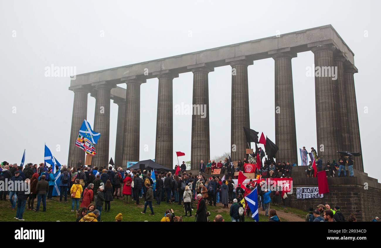 Hundreds people in attendance hi-res stock photography and images - Alamy