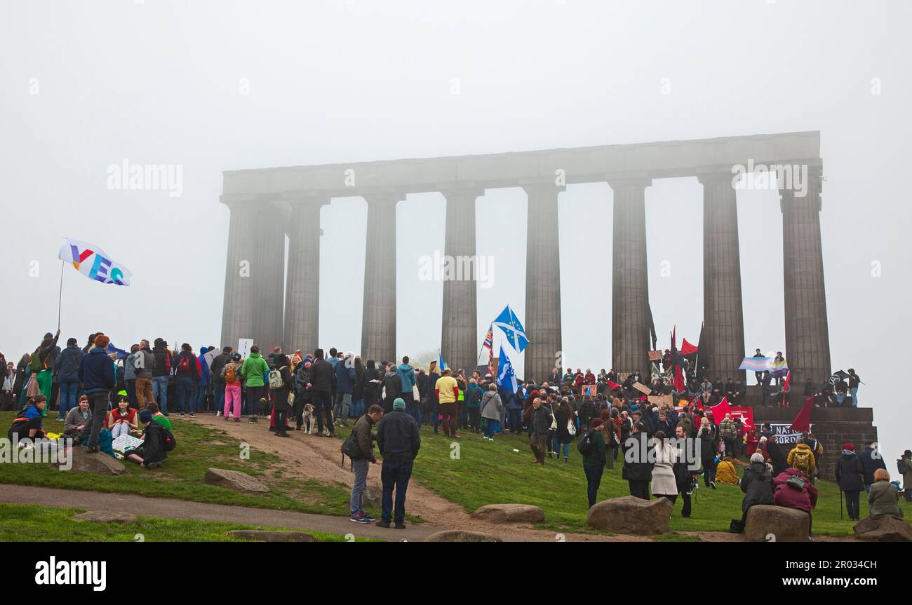 Hundreds people in attendance hi-res stock photography and images - Alamy