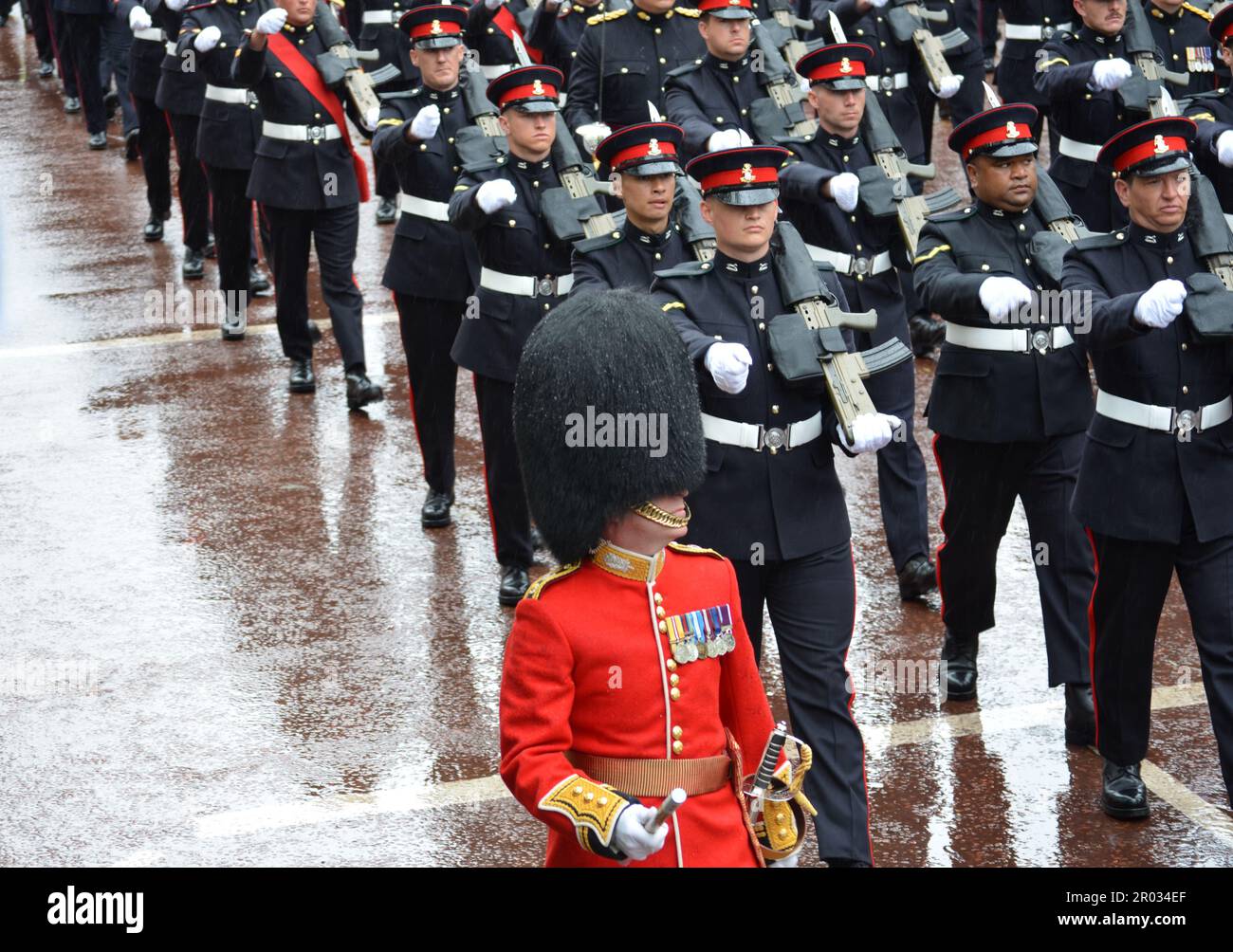 London, UK. 06th May, 2023. A member of the royal bodyguard and members ...