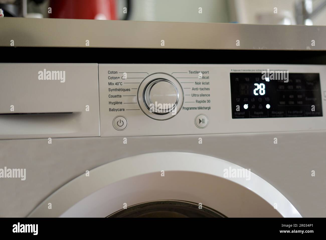 Working washing machine hi-res stock photography and images - Alamy