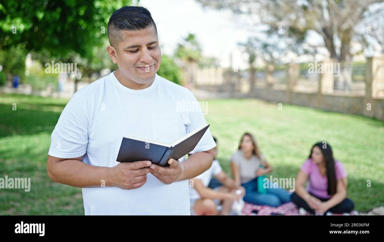 Recite group hi-res stock photography and images - Alamy