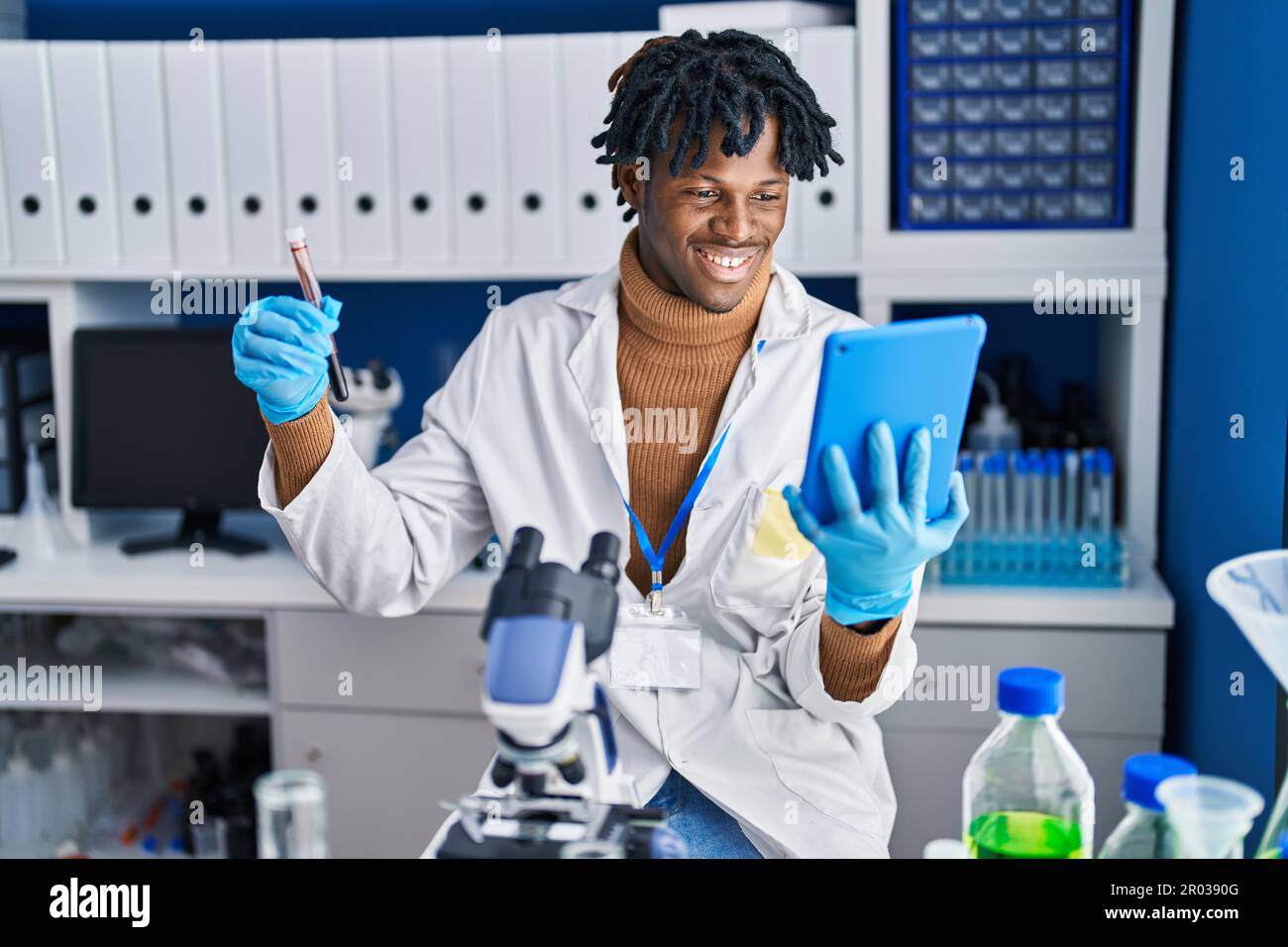 Black man laboratory computer screen hi-res stock photography and ...