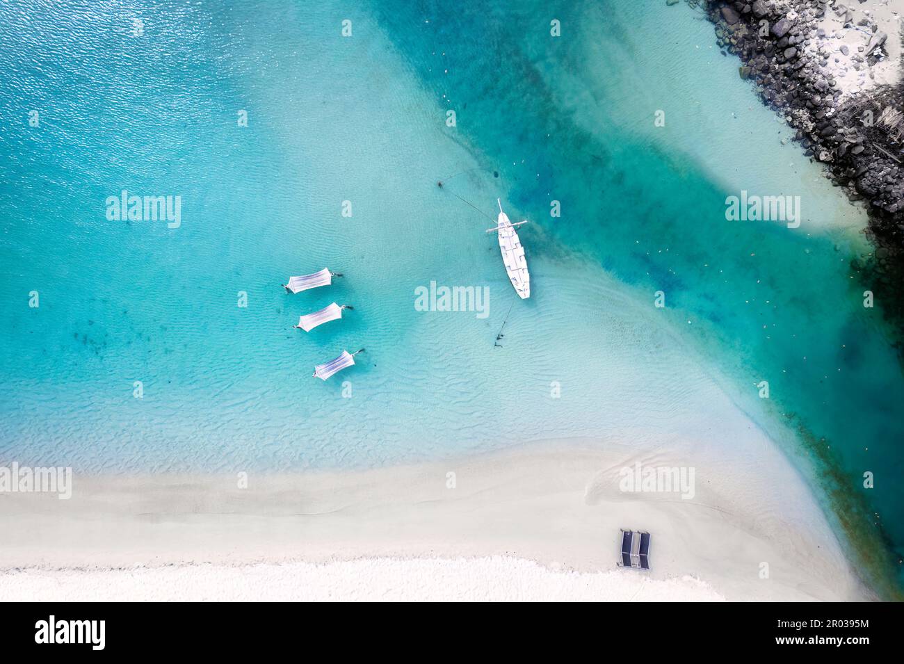 Top view summer beach sea hi-res stock photography and images - Alamy