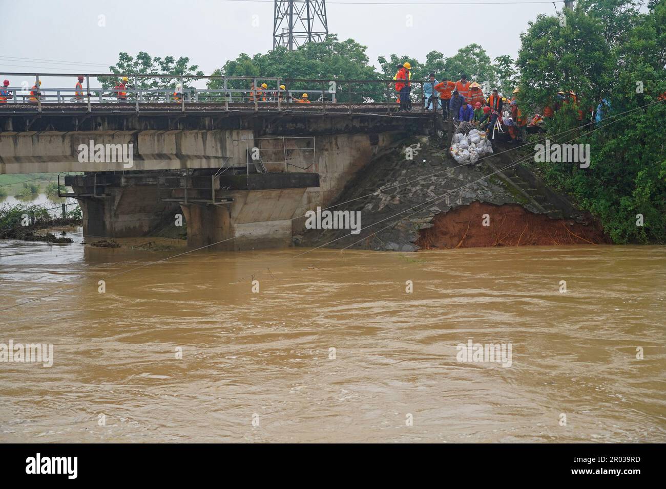 Emergency response iv hi-res stock photography and images - Alamy