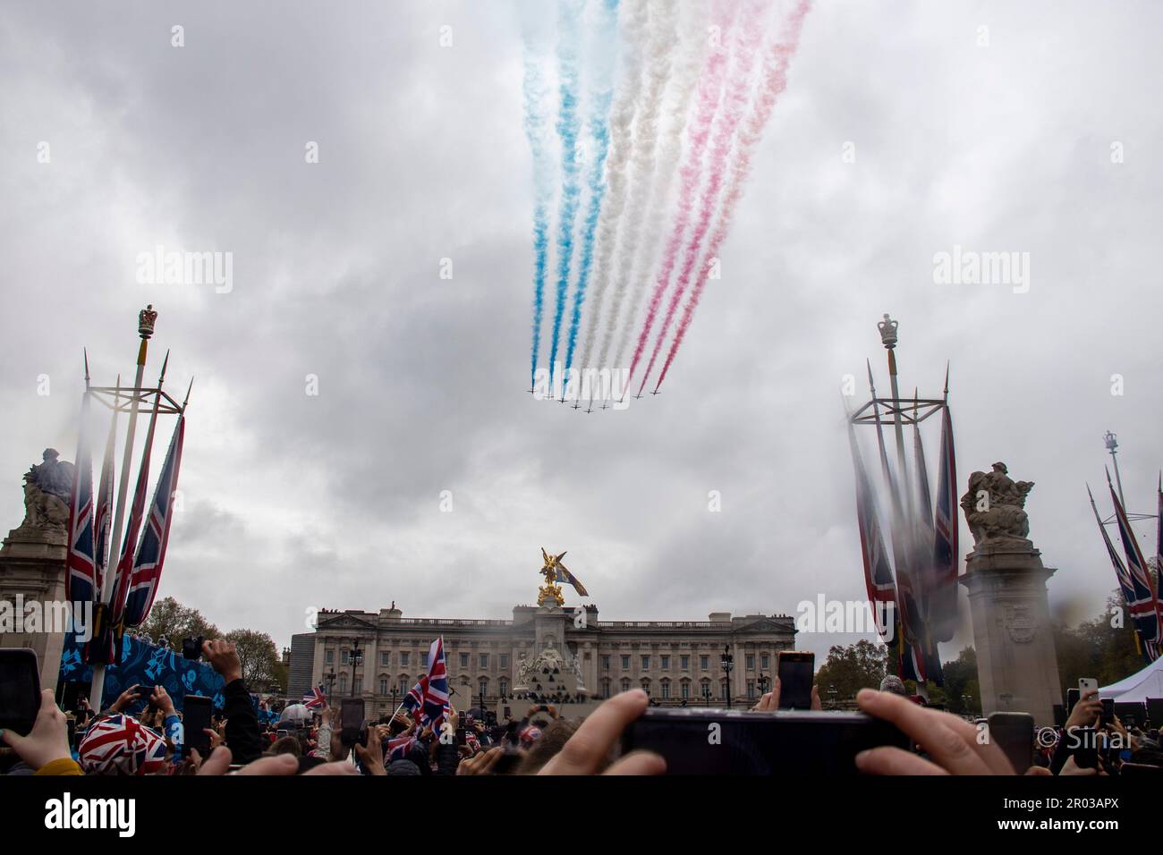 London, UK. 6th May, 2023. King Charles III coronation day. Red Arrows ...