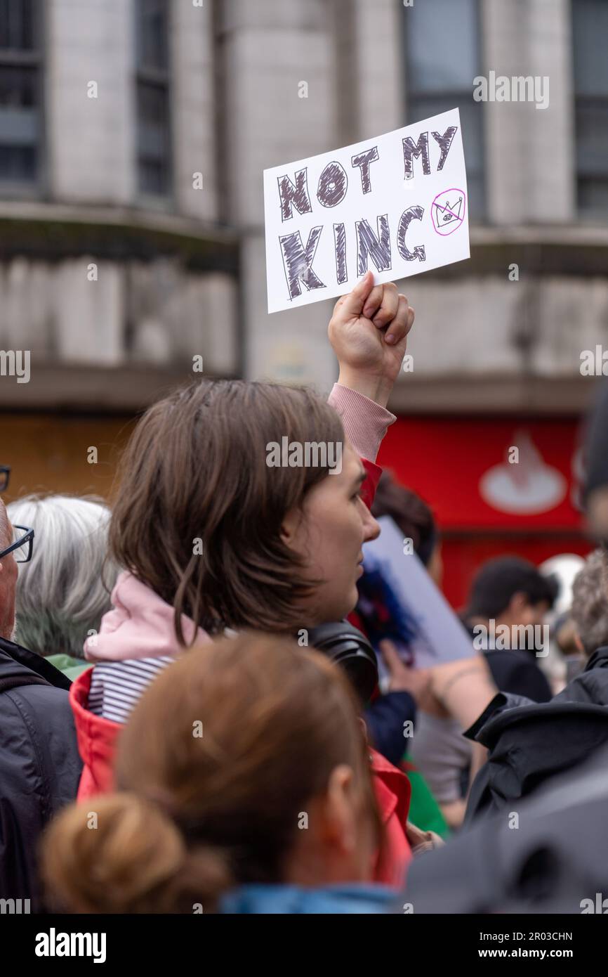 Cardiff anti monarchy hi-res stock photography and images - Alamy