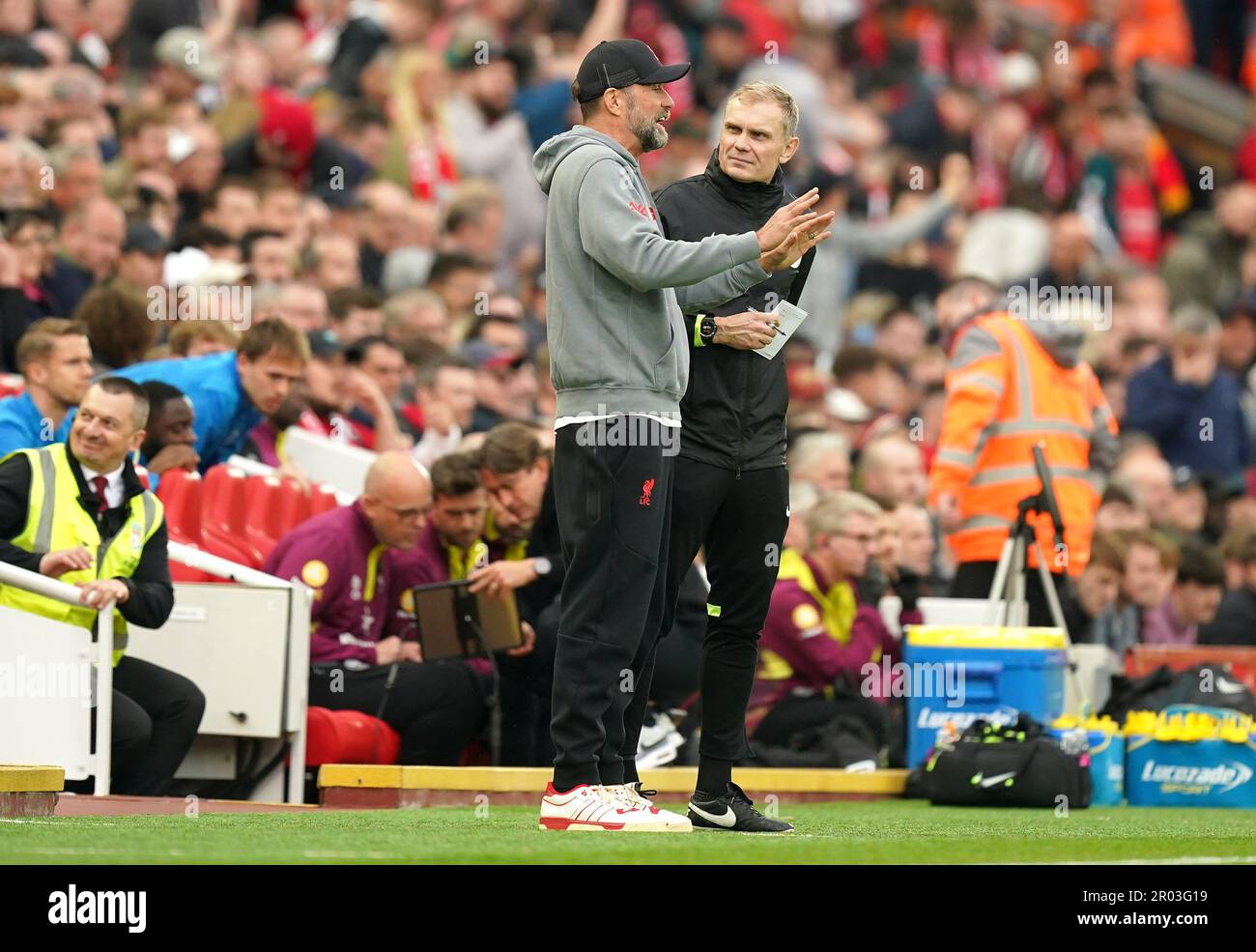 Liverpool manager Jurgen Klopp (left) speaks with fourth official ...