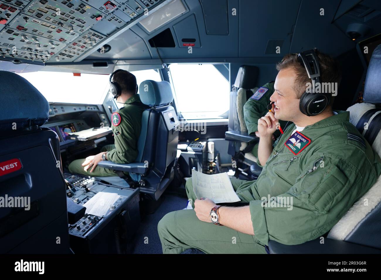 Raf voyager crew hi-res stock photography and images - Alamy